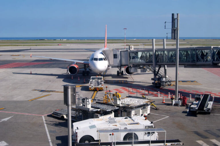 The Key Benefits of RTLS for Airport Asset Tracking | Litum